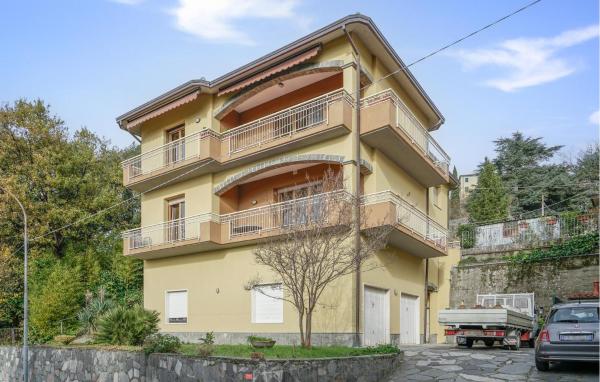 Stunning Apartment In Fosdinovo - Carrara