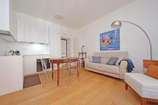 Ych-delightful Flat Near San Giovanni - Monti