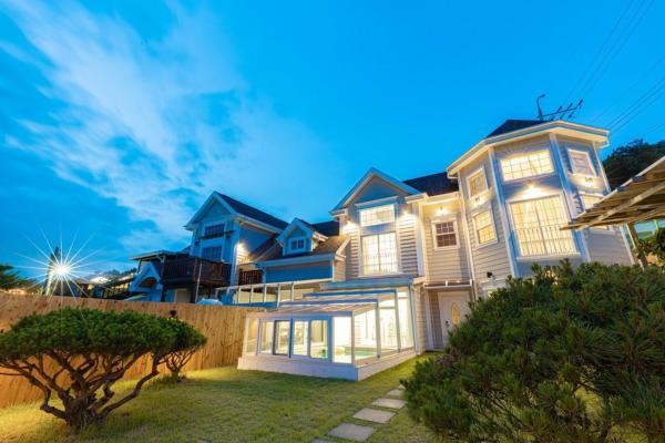 Gyeongju Sky Lake Pool Villa - Gyeongju-si