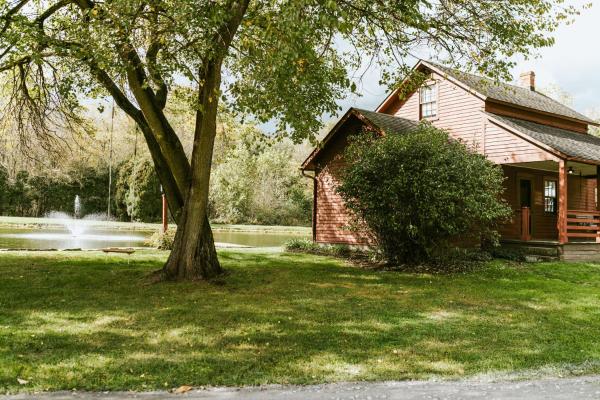 Quaint Winesburg Cottage With Porch And Pond! - États-Unis