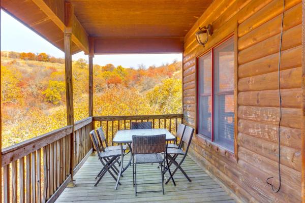 Spacious Cabin With Views, Near Lake Lawtonka! -