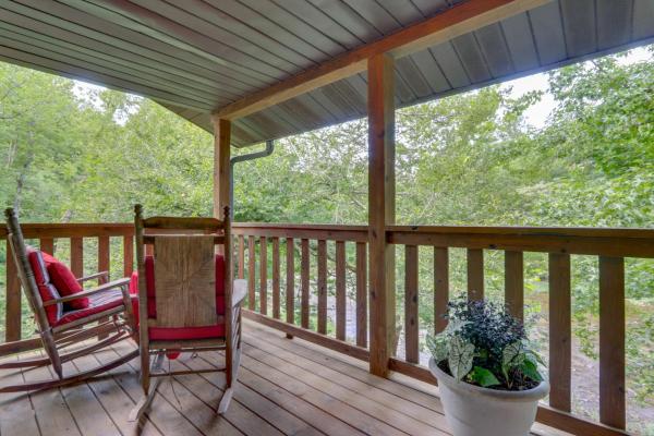 Riverfront Couples Retreat In Smoky Mountains! - Tennessee