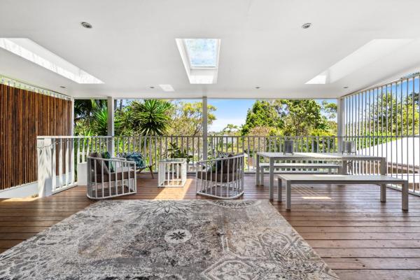 Elegant 3-bed Home With Games Room & Balcony - Collaroy
