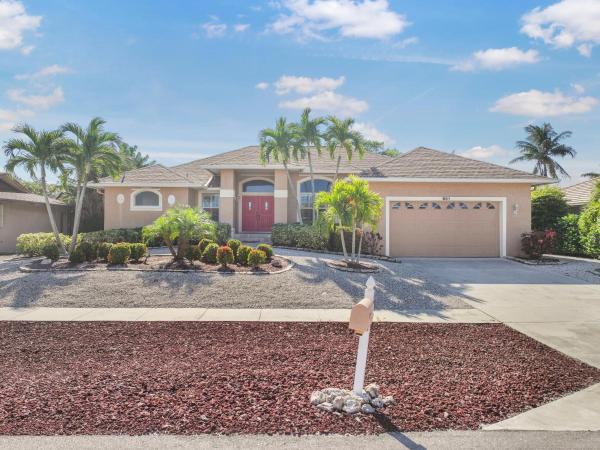 S Exposure Home With Pool And Walk To Beach/food - Marco Island, FL