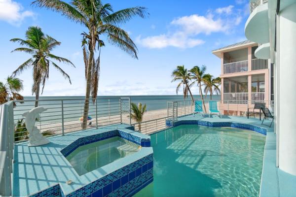 Beautiful Sunset, Perfect Beachfront Pool Home, Sleeps 13 - Bonita Springs, FL