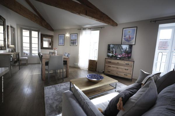 Appartement De Charme Au Marche Avec Parking - La Rochelle