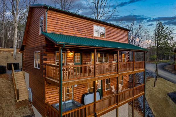 Happy Bear Lodge - Pigeon Forge, TN