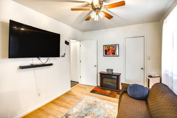 1 Mi To Dtwn Remote Work-friendly Apt In Hampton! - Norfolk, VA