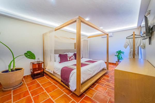 Hotel Casona Quetzal - Guadalajara, Mexico