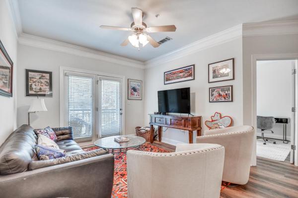 1 Mi To Uga Charming Athens Condo With Balconies! - Athens, GA