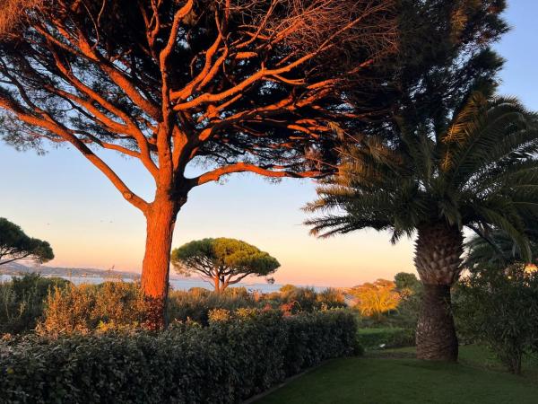 Le Tropézien - Vue Mer à 180, 3 Chambres, Jardin & Piscine - Saint-Tropez