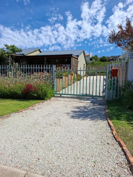 Petite Cottage Plett - South Africa