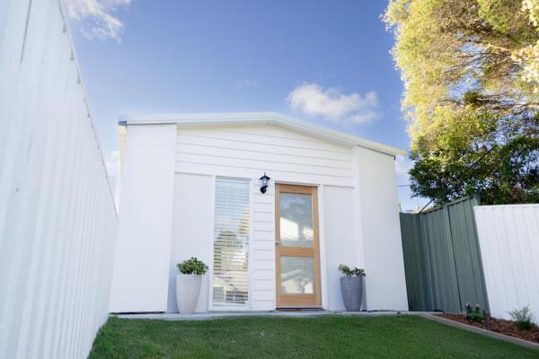 Studio Flat With Kitchen - Sunshine Coast