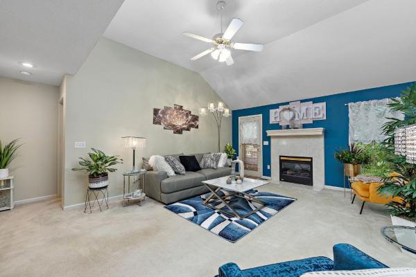 Beautiful Townhome 11 Minutes To Downtown Townhouse - Parkville, MO