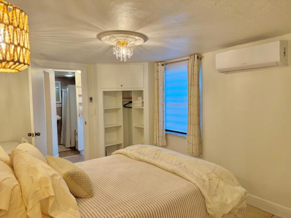 Private Cozy Guest Suite Near Hard Rock Guitar - Dania Beach, FL