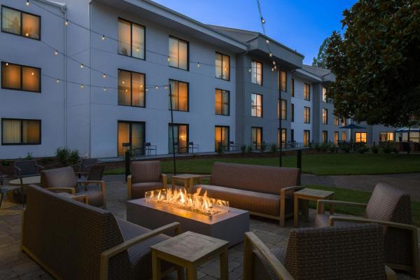 Courtyard By Marriott Portland Beaverton - Beaverton, OR