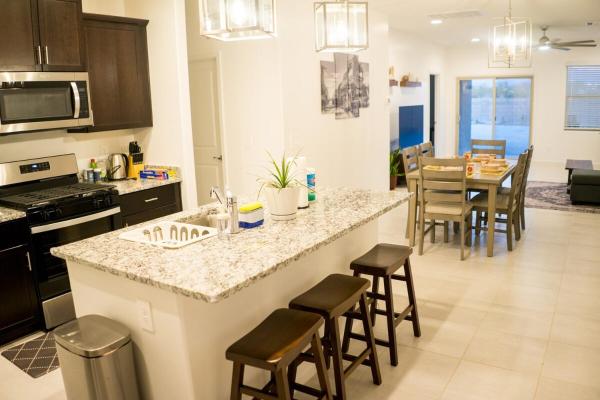 Spacious 3br Home - Pool, Playground, Ev Station L2, Near Freeway, Free Parking - Tucson, AZ