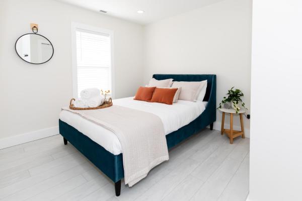 Family Duplex Suite In Downtown Sandusky Sleeps 12! - Sandusky, OH