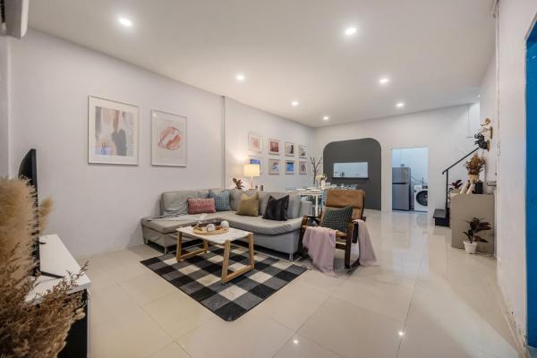 Roombix City House - Cozy House Near Chatuchak For 10-rb1 - Bangkok
