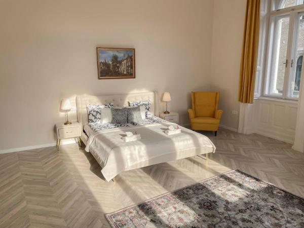 Luxury Apartment Opposite Budapest Opera, Central, Ac, Metro 1, Sleeps 6 - Budapest