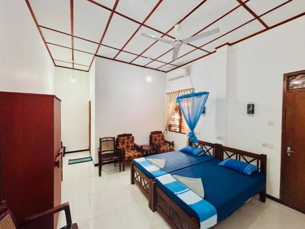 Golden Beach Guest House And Restaurant - Hikkaduwa