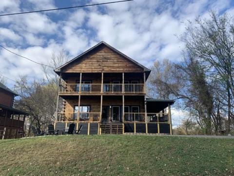 Large Cabin Perfect For Families - Sevierville, TN