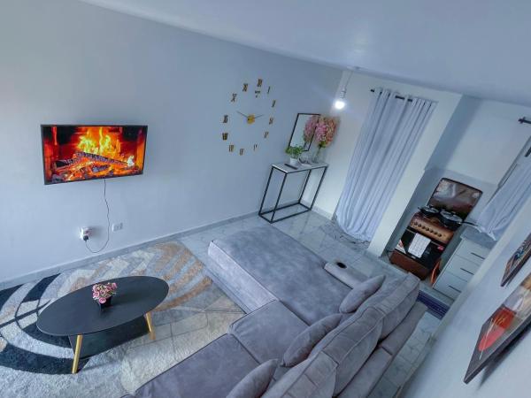 The Luxe, A Stylish One Bedroom Apartment - Kisumu