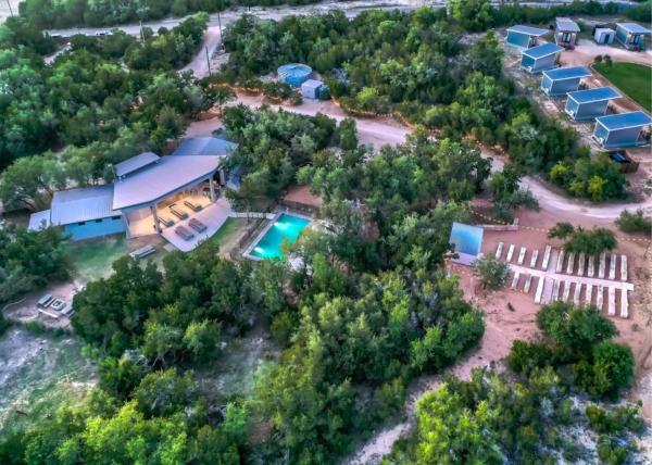 The Liney Moon - Dripping Springs, TX