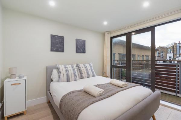 8 Horseshoe - London