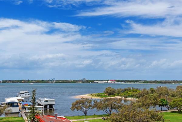 Broadwater View In Southport 1b - Gold Coast