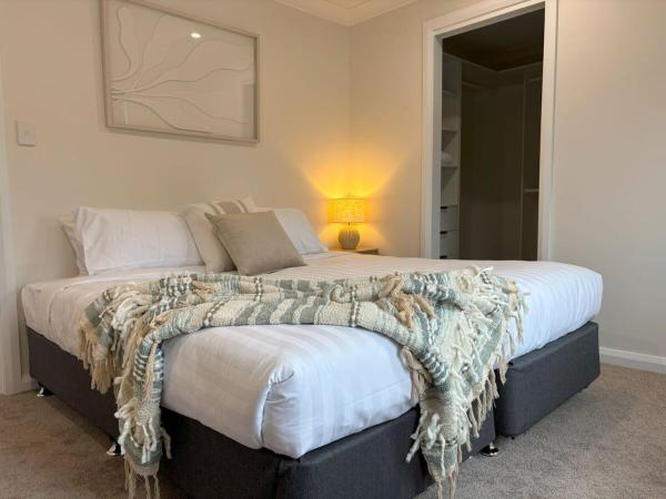 2 Lampe In The Cbd - Wagga Wagga