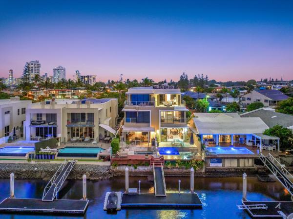3 M Luxury Waterfront Villa In Paradise Pets Welcome - Surfers Paradise