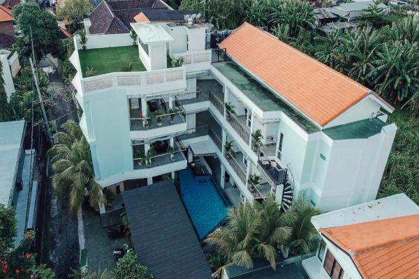 Coco & Pineapple Pants Hostel - Kuta