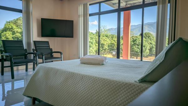 Lou Ela's Resort - Tayug