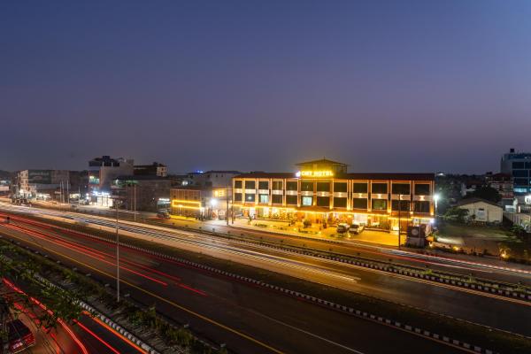 Chitwan Midtown Hotel - Tibet