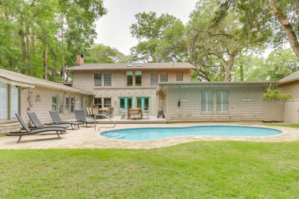 House With Private Pool Inside Sea Pines Resort! - Bluffton, SC