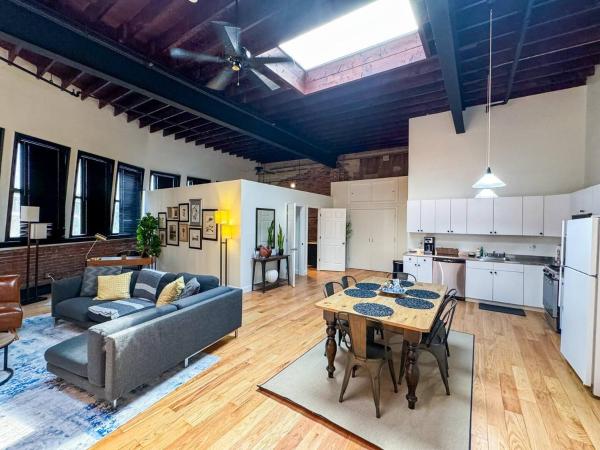 Sunny 2br W Office, Near Copley & Shopping - Back Bay - Boston