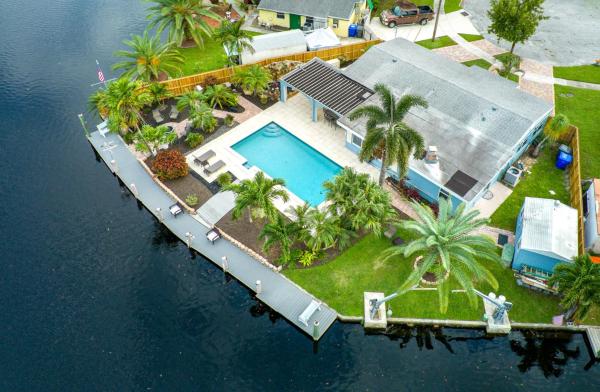 The Aqua Villa - Miramar, FL