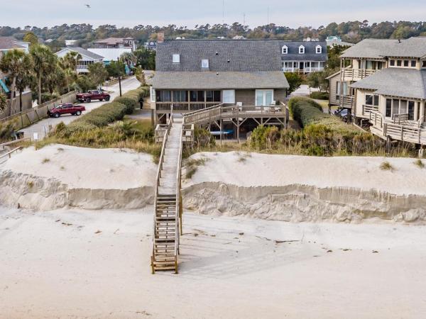 Oceanfront Escape With Beach Access - Pawleys Island, SC