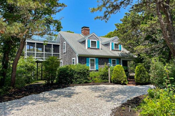 Steps To Beach! Group Getaway W/ Cape Cod Views - Truro, MA