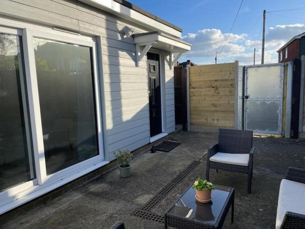 Lavender- Bee - Lyndhurst, UK