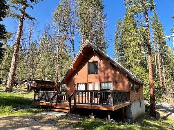 Avid Hiker Lodge - Yosemite National Park, CA