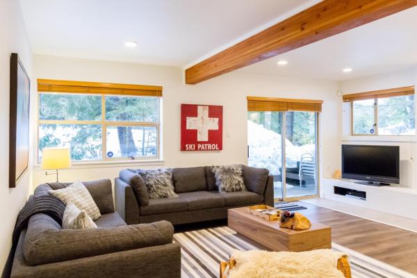 Ski In Out, Great Location, Free Shuttle Bus - Whistler