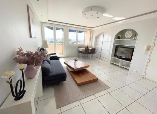 Spacious &Nice Apartment With Balcony And Parking - Lyon