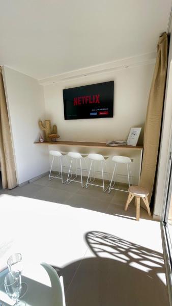 Proche St Tropez Refait à Neuf Bord De Plage Et Piscine - Grimaud