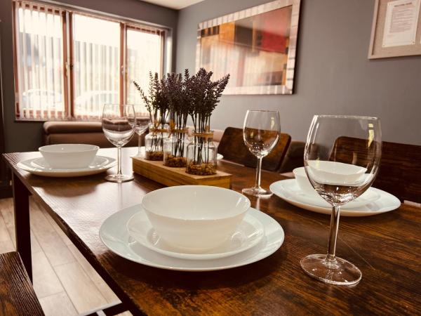 Modern Suites -5 Bedroom House- With Free Parking Birmingham City - Birmingham Airport (BHX)