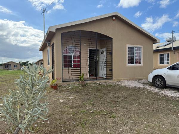 Finest Accommodation Phoenix Prk Village 1,phase 4 Lot 1347, 26 Sheawater Ave - Jamaica