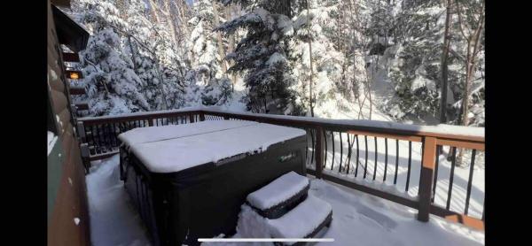 The Apartment At The Slopeside Estate House - Ski On Ski Off, Hot Tub, Mountain Views - Killington, VT