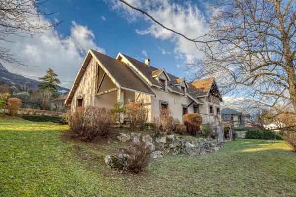 #Hp La Maison Des Lilas Large Family House Sleeps 12 Garden - Grenoble