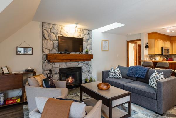 2br Cozy Townhouse In Central Location - Mountain Views And Free Parking - Whistler